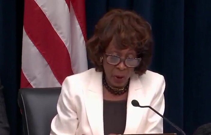 Maxine Waters struggles reading, slurring words