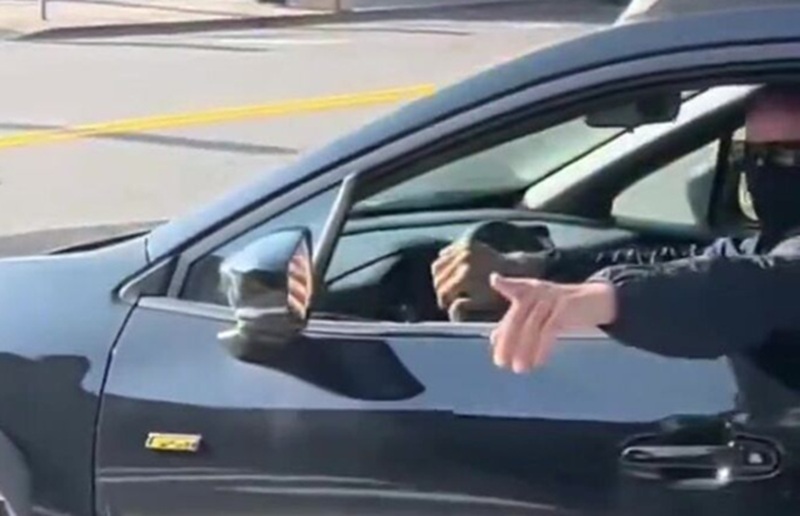 ICE agent mocks a crying 'Karen' who was yelling at him