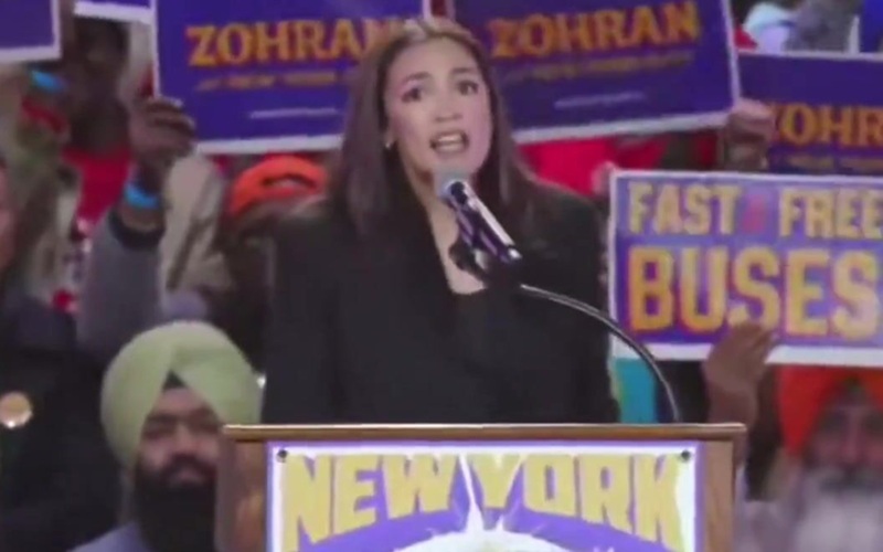 AOC screams like a maniac in different accents at Zohran Mamdani rally